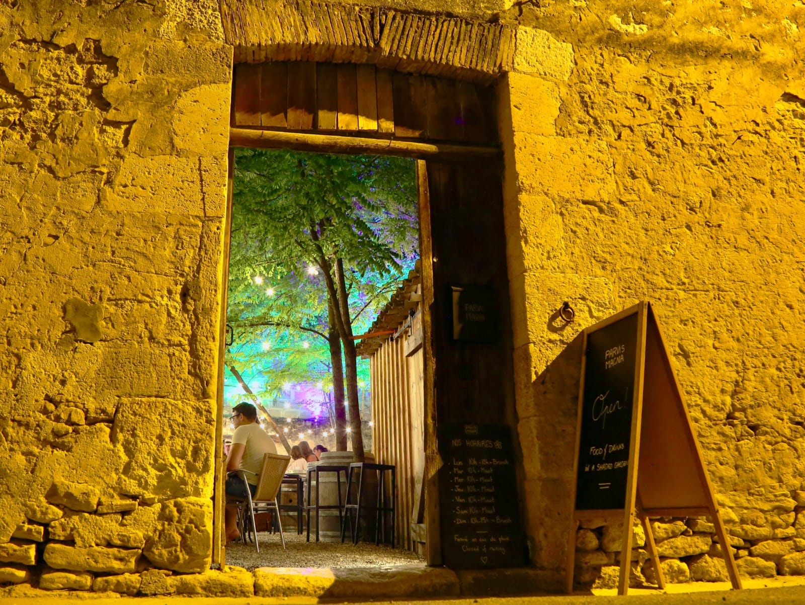 Parvis Magna Duras – Outdoor Lounge Restaurant & Events